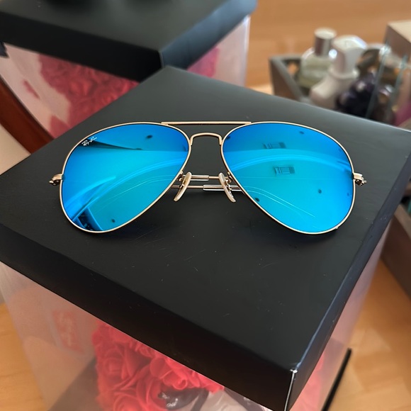 Ray-Ban | Other | Rayban Womens Police Style Sunglasses In Mirrored ...